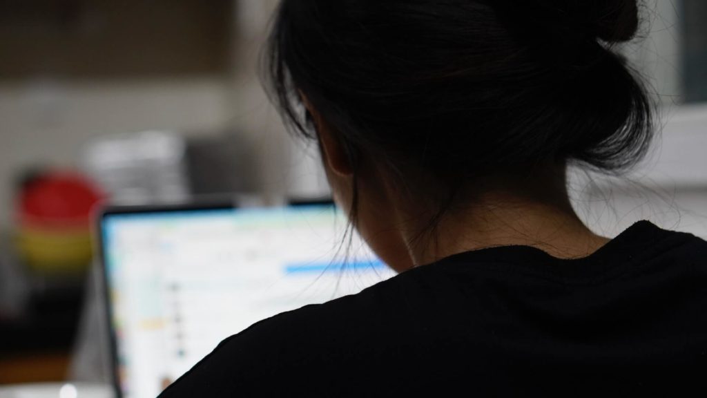 How to Beat ‘Tech Neck’ — and Why It’s So Bad for Your Health – Zenful ...